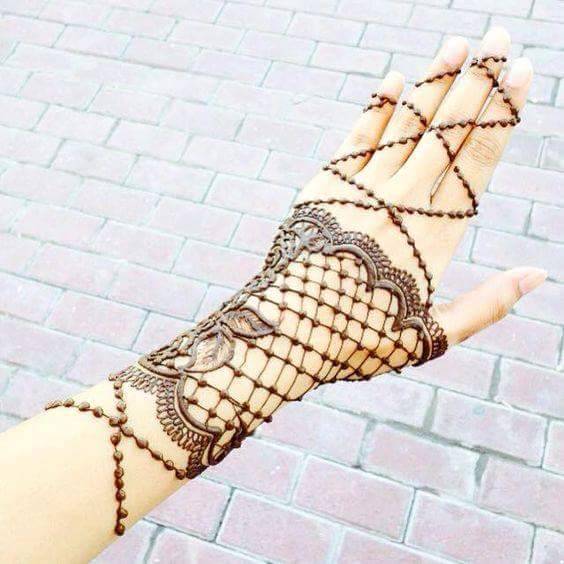 How The Henna Hue and Designs Evolved from Medieval to A Global Art Form.