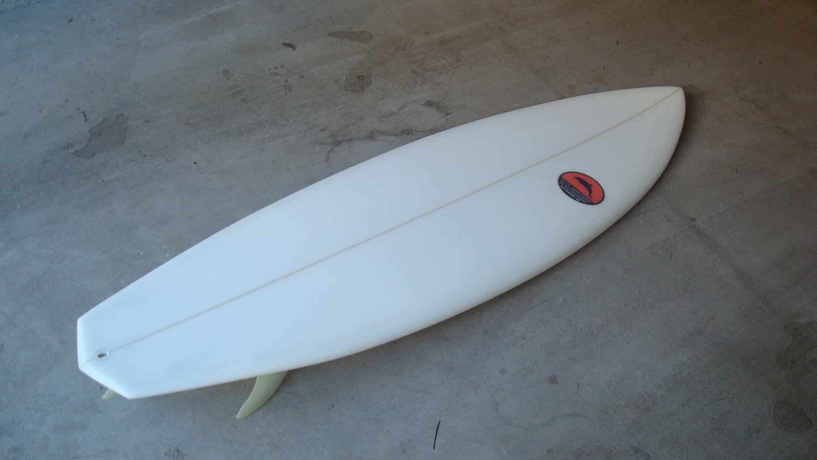 SUN DOLPHIN SURFBOARDS: 6'0" Diamond tail is ready to surf