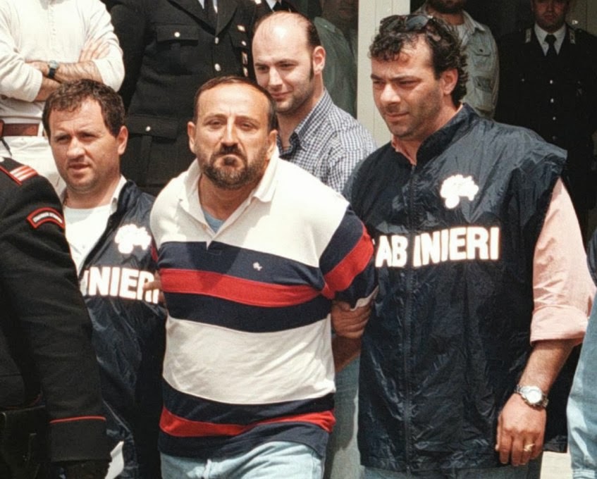 La Mafia é anche nella tua citta * Die Mafia ist auch in deiner Stadt ...