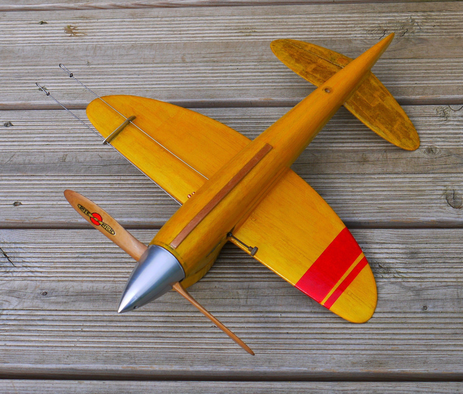 Free Flight -Vintage model airplane- cars-model retro avion et voiture