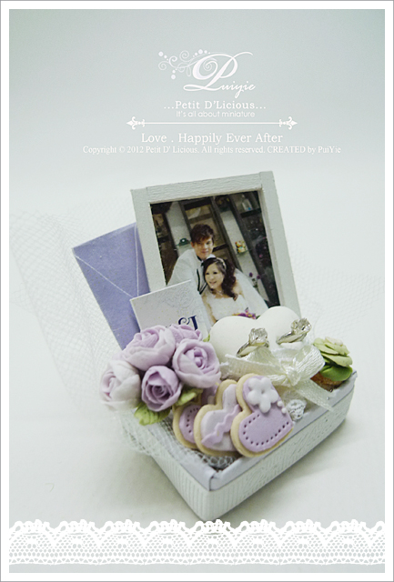 Petit D' Licious: Miniature lovely wedding box decoration