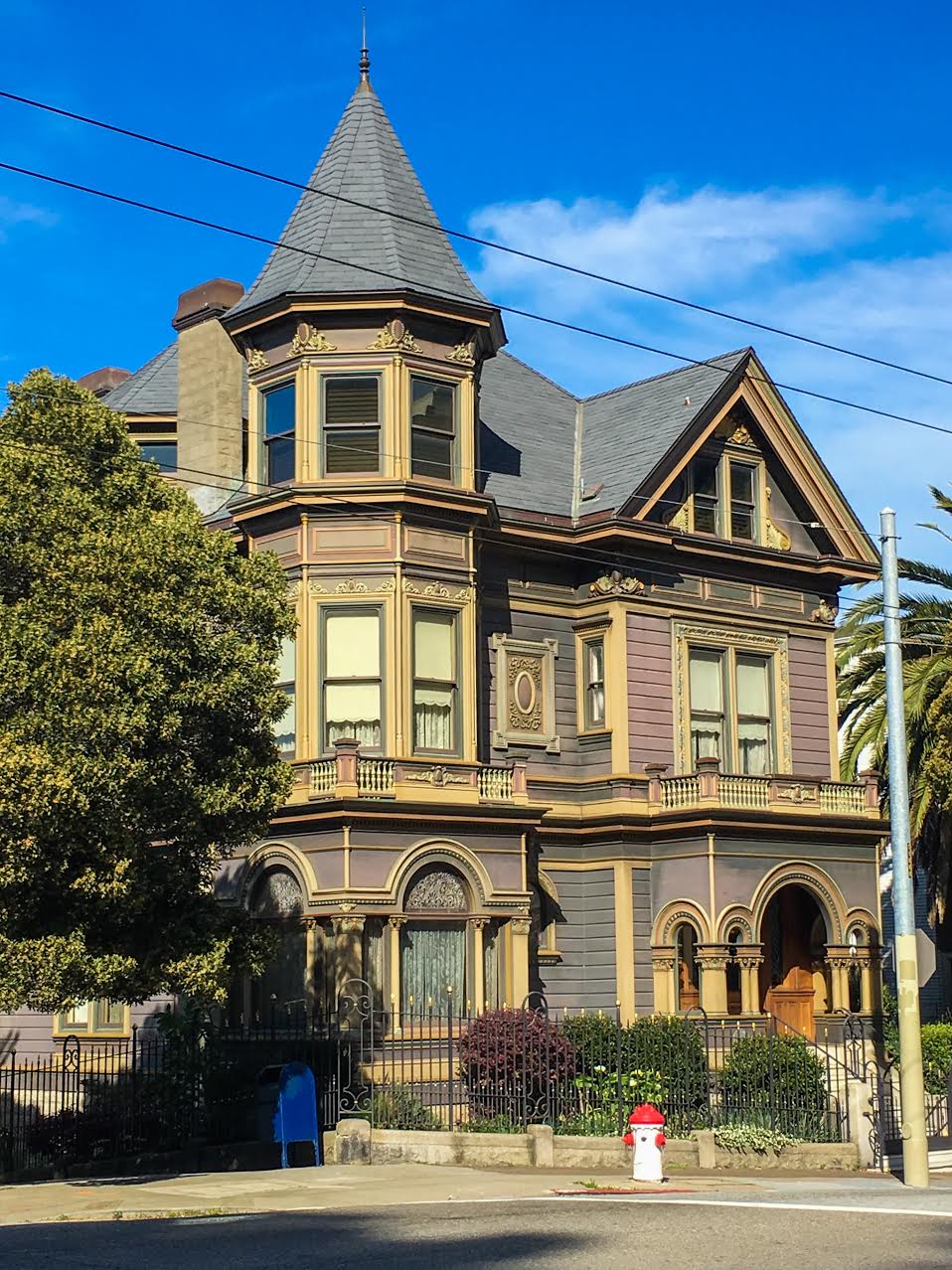 SAN FRANCISCO DAILY PHOTO: Spencer House 1080 Haight St, Haight Ashbury