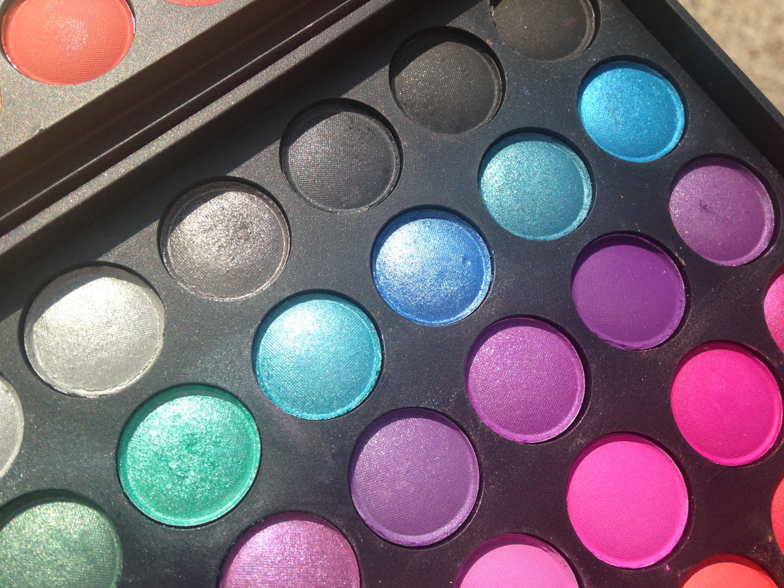 Crown Brush: NEW 120 Colour Eyeshadow Palette SWATCHED!