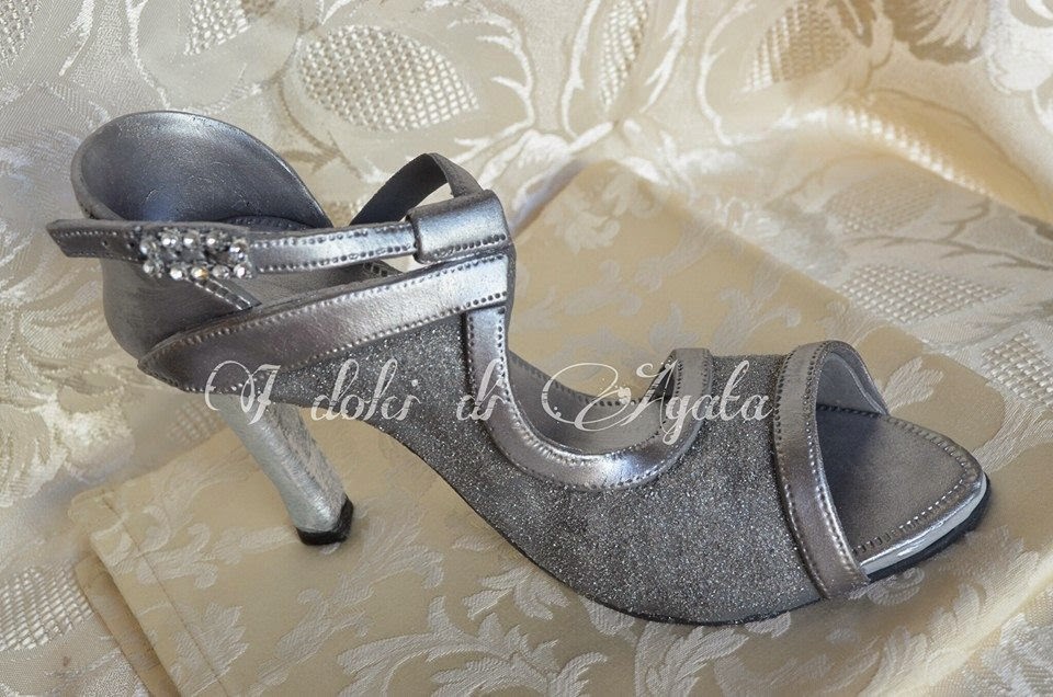 I dolci di Agata... e non solo !!!: Scarpa con tacco in pasta di zucchero