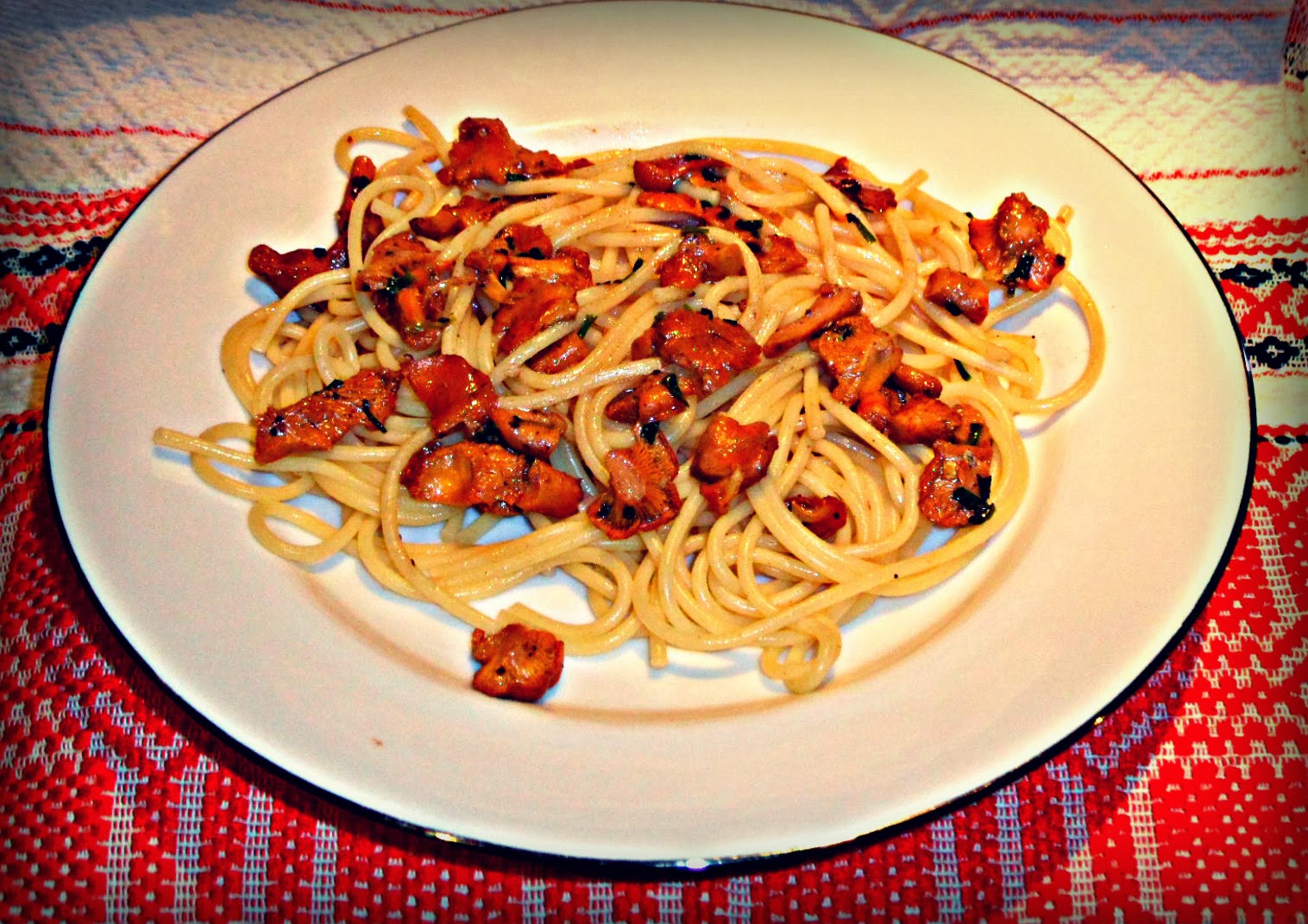 Chez Maximka: Girolle and garlic pasta