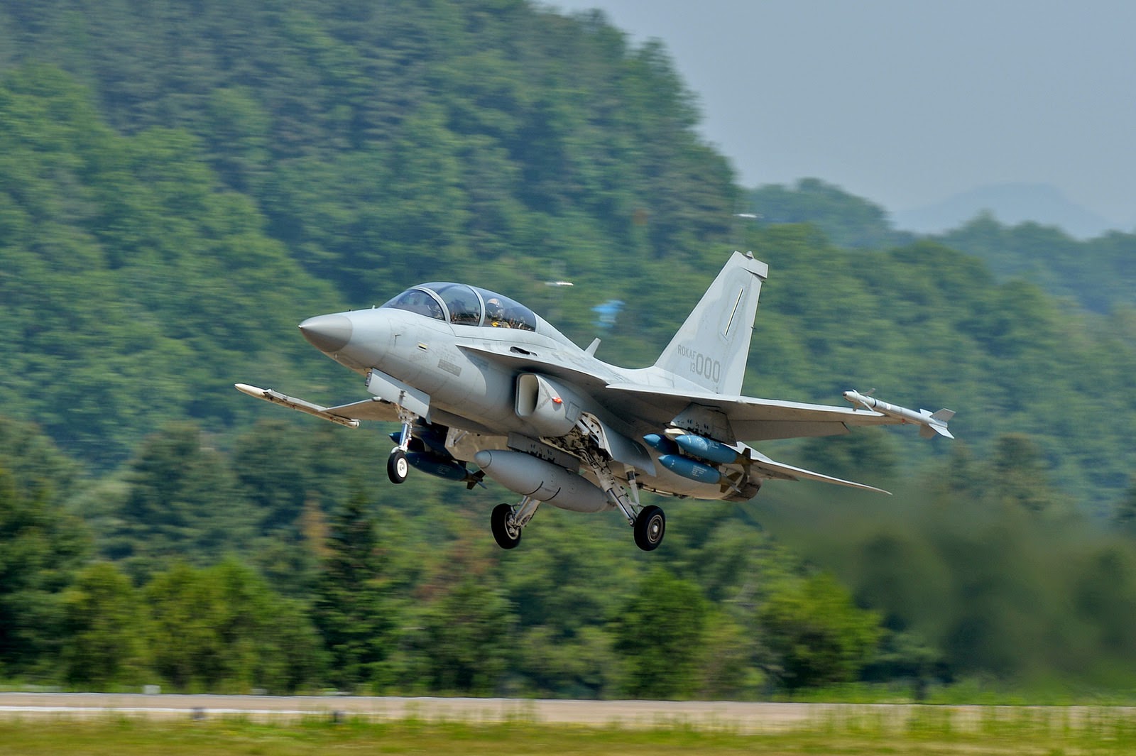Military and Commercial Technology: Argentina evaluates Korean FA-50 ...