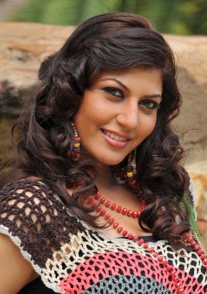 MY COUNTRY ACTRESS: Sara Sharma Latest Hot Photo Stills