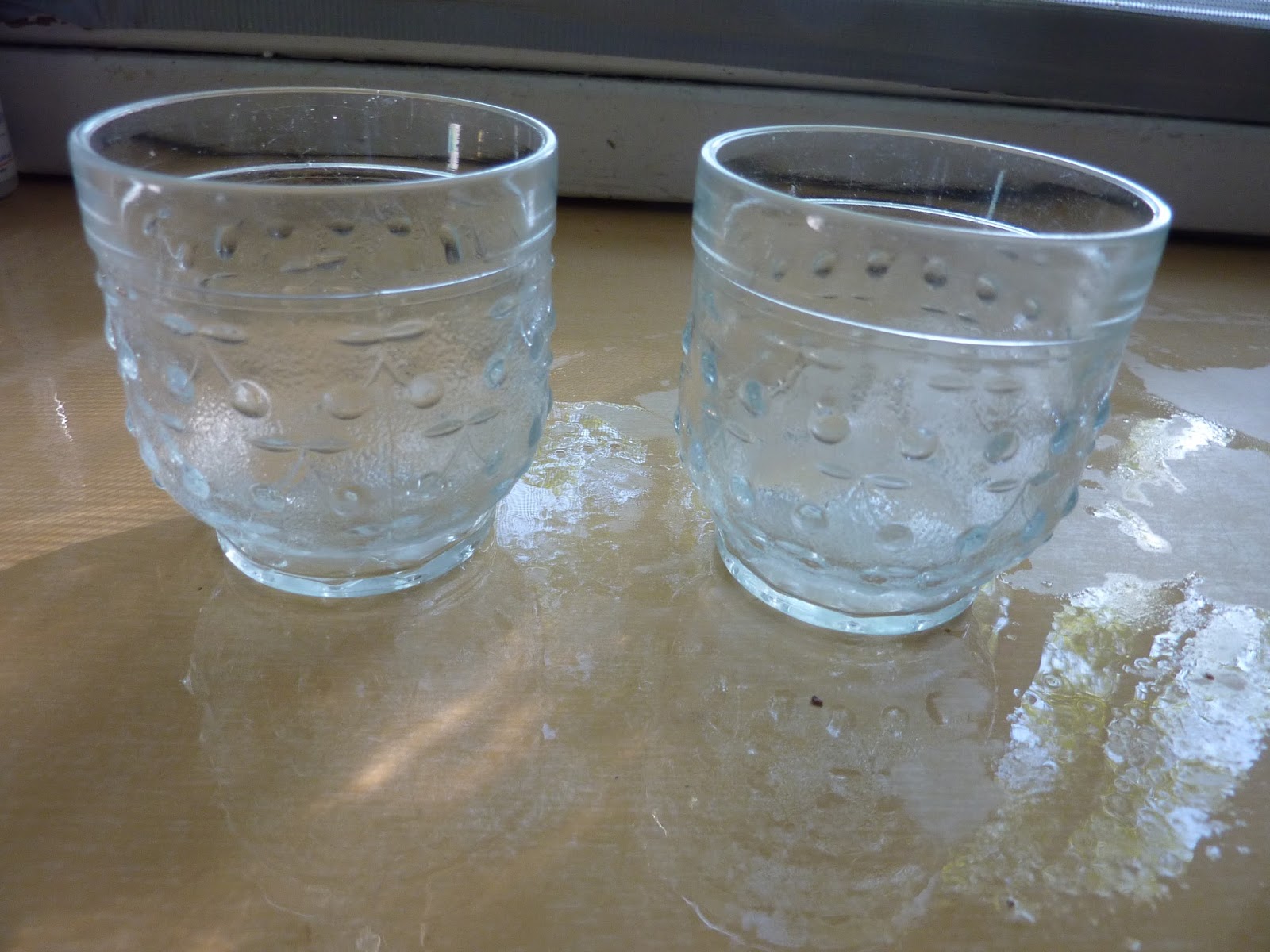 Kell´aarre on: Riihimäen Lasin Kirsi-juomalasit ja tuntemattomia laseja