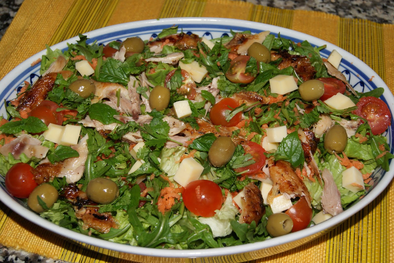 Pipocas Gourmet: Salada colorida de frango