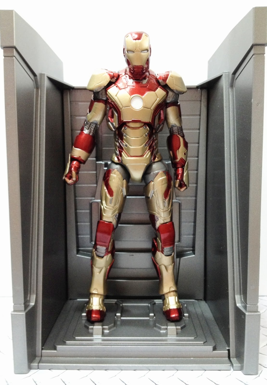 Combo's Action Figure Review: Iron Man - Mark 42: Iron Man 3 (Marvel ...