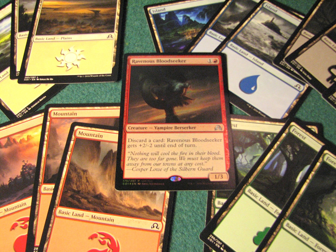 MTG Realm: 2016 MTG Gift Box Review