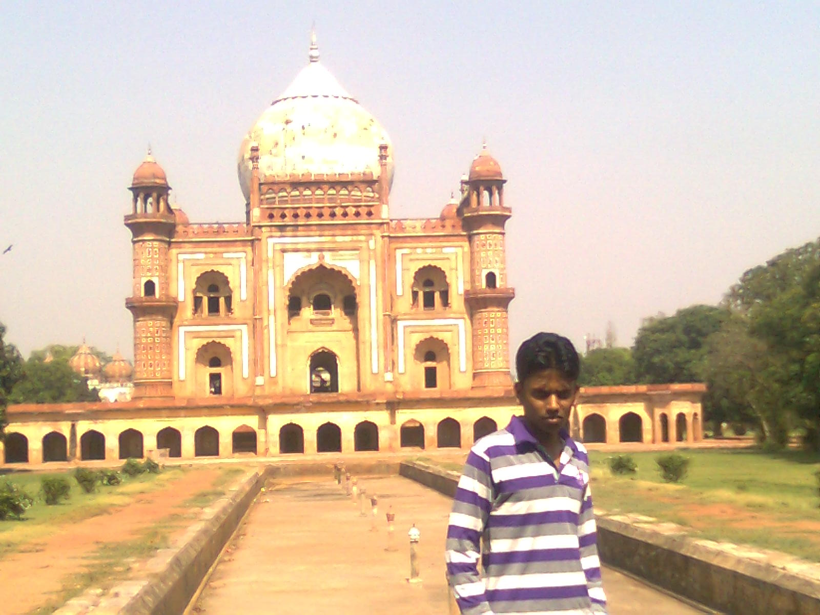 DINESH SHAH: HIMAU KA MAKBARA