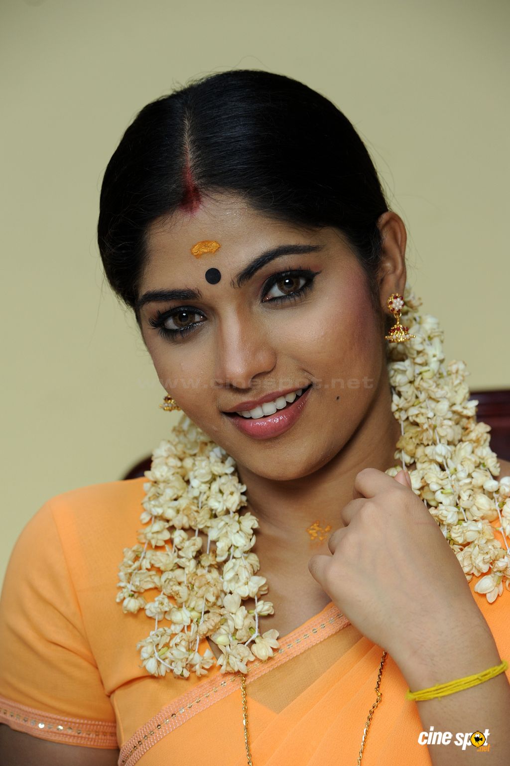 SouthIndian Actress Gallery: Muktha Photoshoot