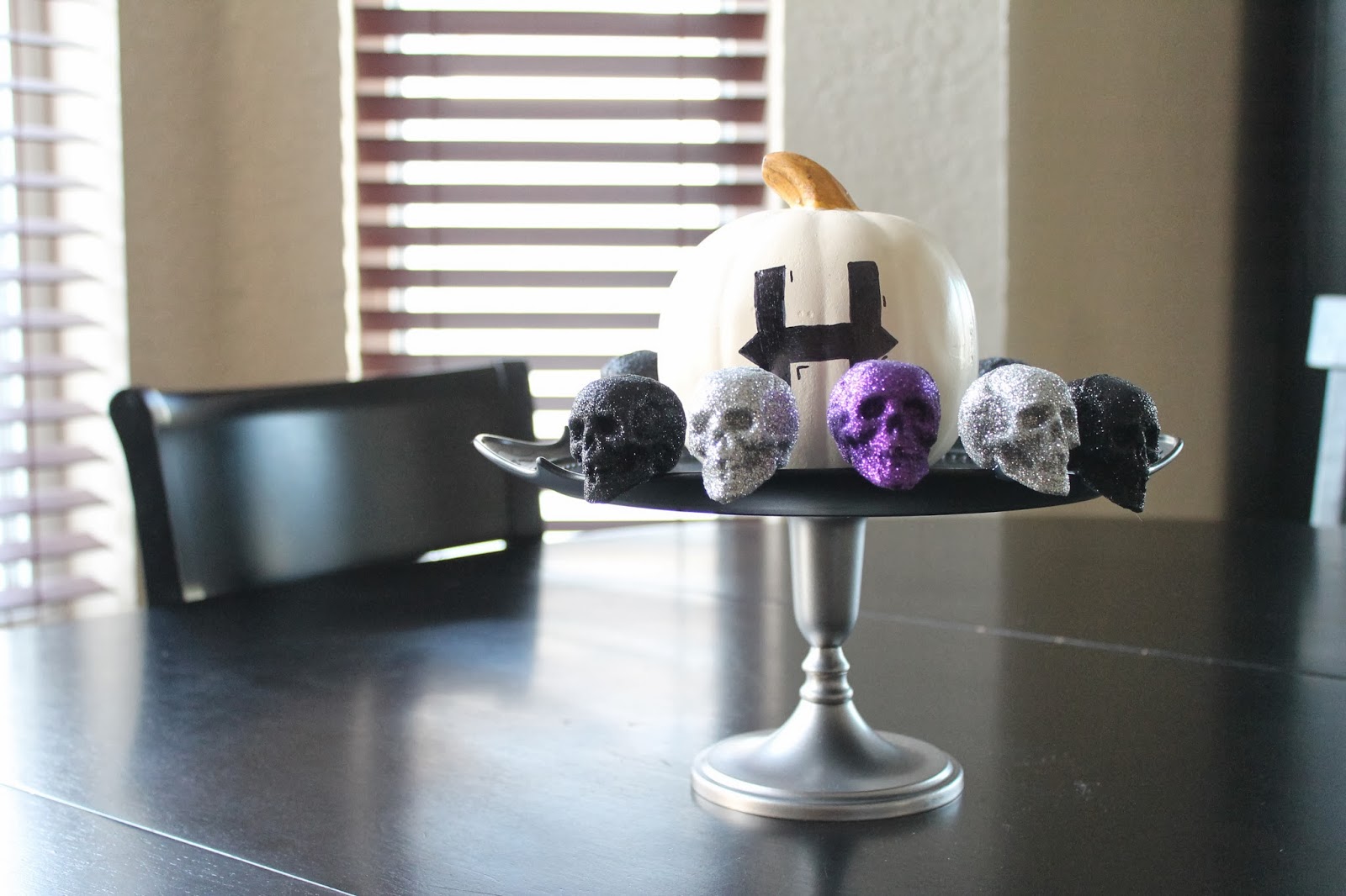 Buggie and Jellybean: Skull Cake Stand