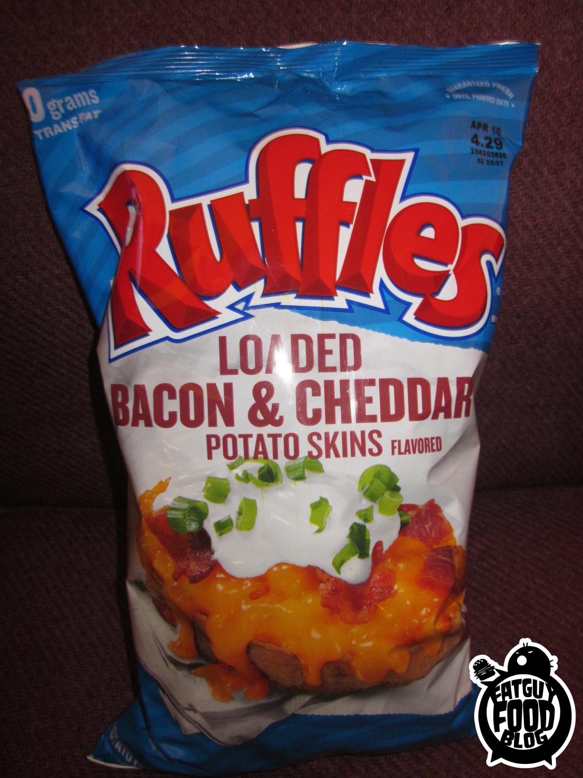FATGUYFOODBLOG: Ruffles Loaded Bacon & Cheddar Potato Skins Chips