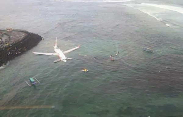 Cgt: VIDEO: Terrified Passenger Caught On Tape Plane Crashing Into Sea