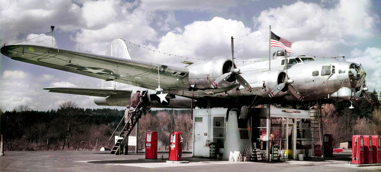 Just A Car Guy: The gas station B 17 of Art Lacey, near Portland Oregon ...