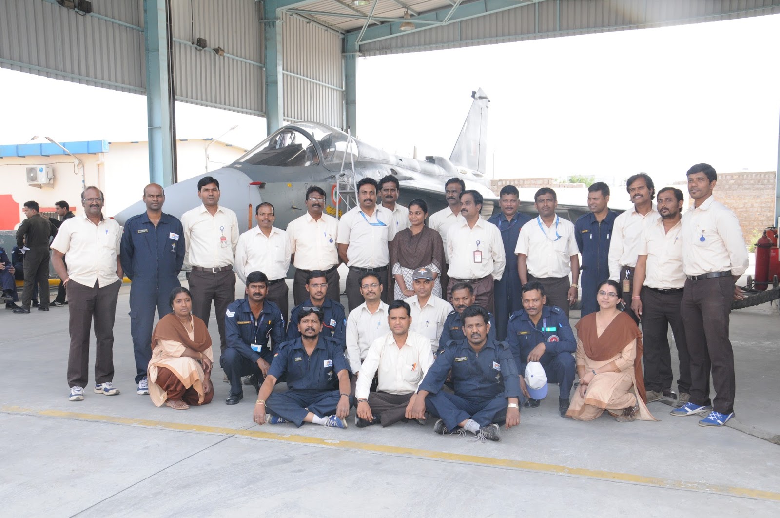 Tarmak007 -- A bold blog on Indian defence: Team HAL upbeat over Tejas ...