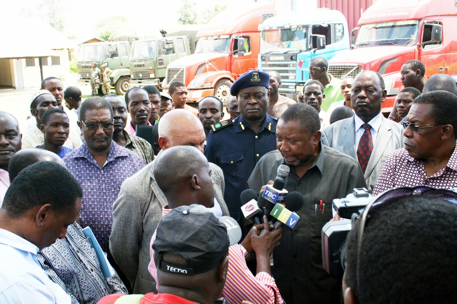 NOAH: MKUU WA MKOA WA DAR ES SALAAM AMTEMBELEA MKUU WA MKOA WA MOROGORO ...