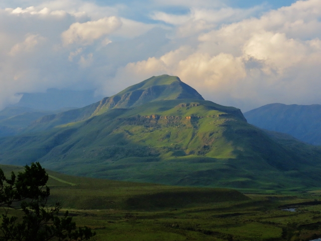 Drakensberg Wilderness Hiking South Africa - Mountain of the Dragons ...