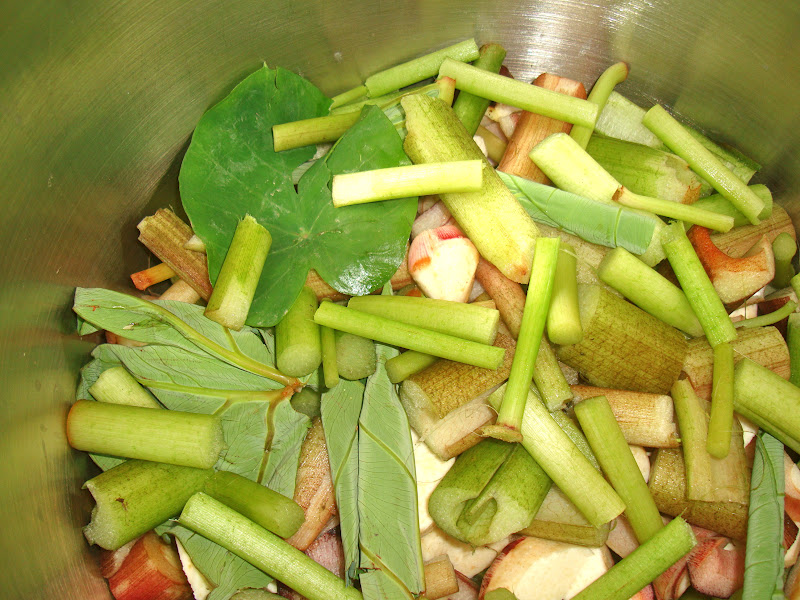 Taste of Nepal: Karkalo-Gaava-Pidhaalu - Taro (कर्कलो-गाभा-पिँडालु)