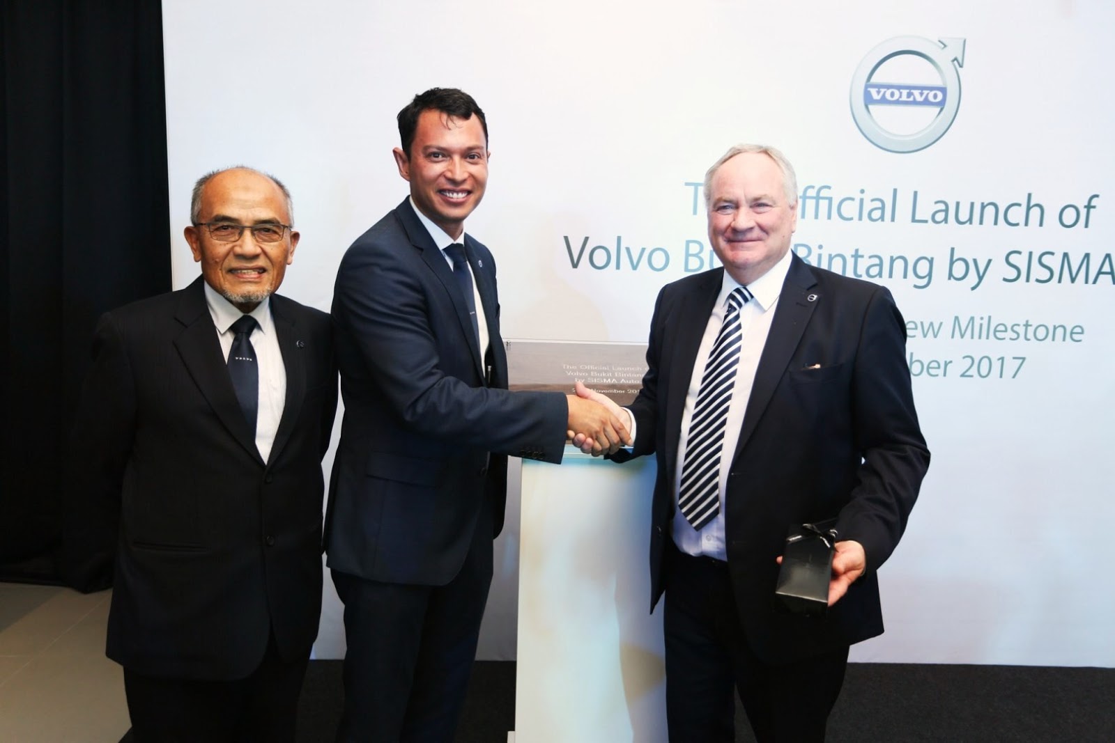 Motoring-Malaysia: SISMA Auto Opens The Newest Volvo Car Showroom In ...