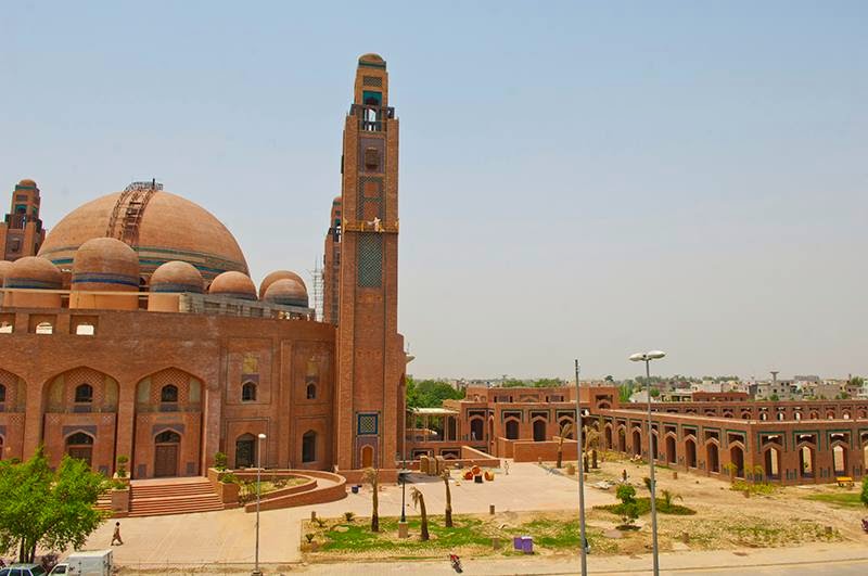 Beautiful View of Grand Jamia Mosque, Bahria Town Lahore