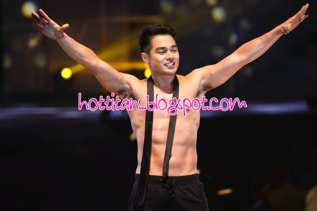 Hot Titans: Benjamin Alves Almost Naked I Cosmo Bachelor Bash 2014