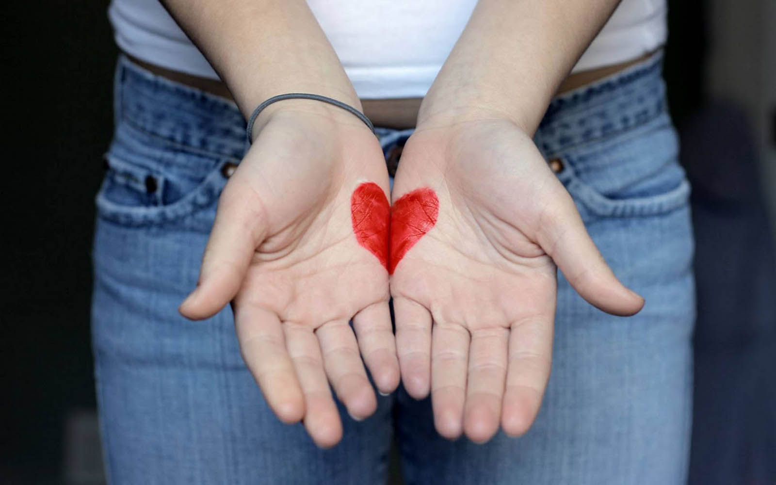 XS Wallpapers HD: Love Hands Wallpapers