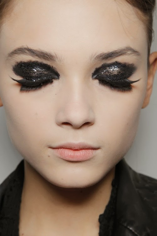 logo: Xmas Make Up: Fake Lashes