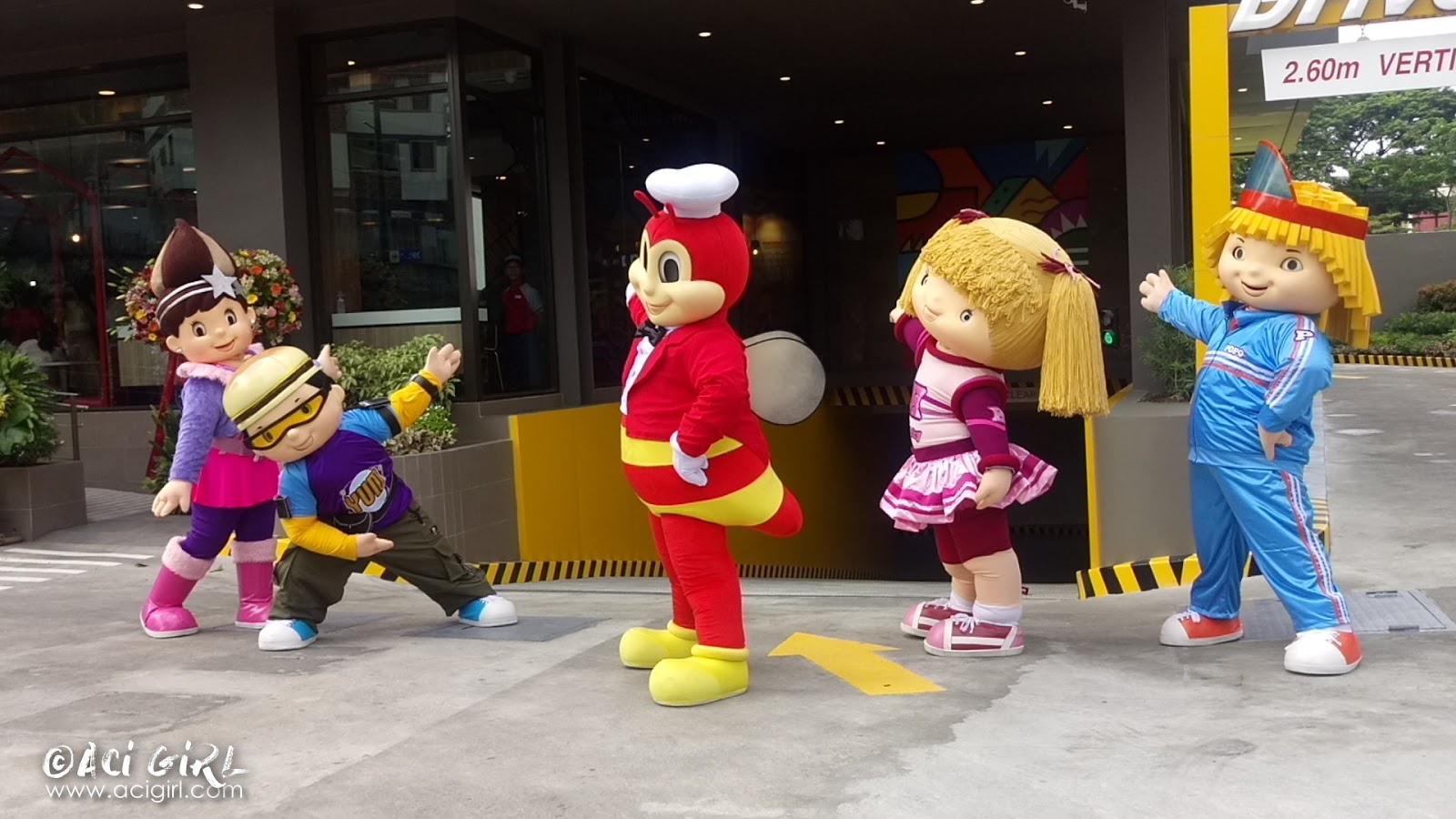 Jollibee's 1,000th Store Opens in BGC | Aci Girl