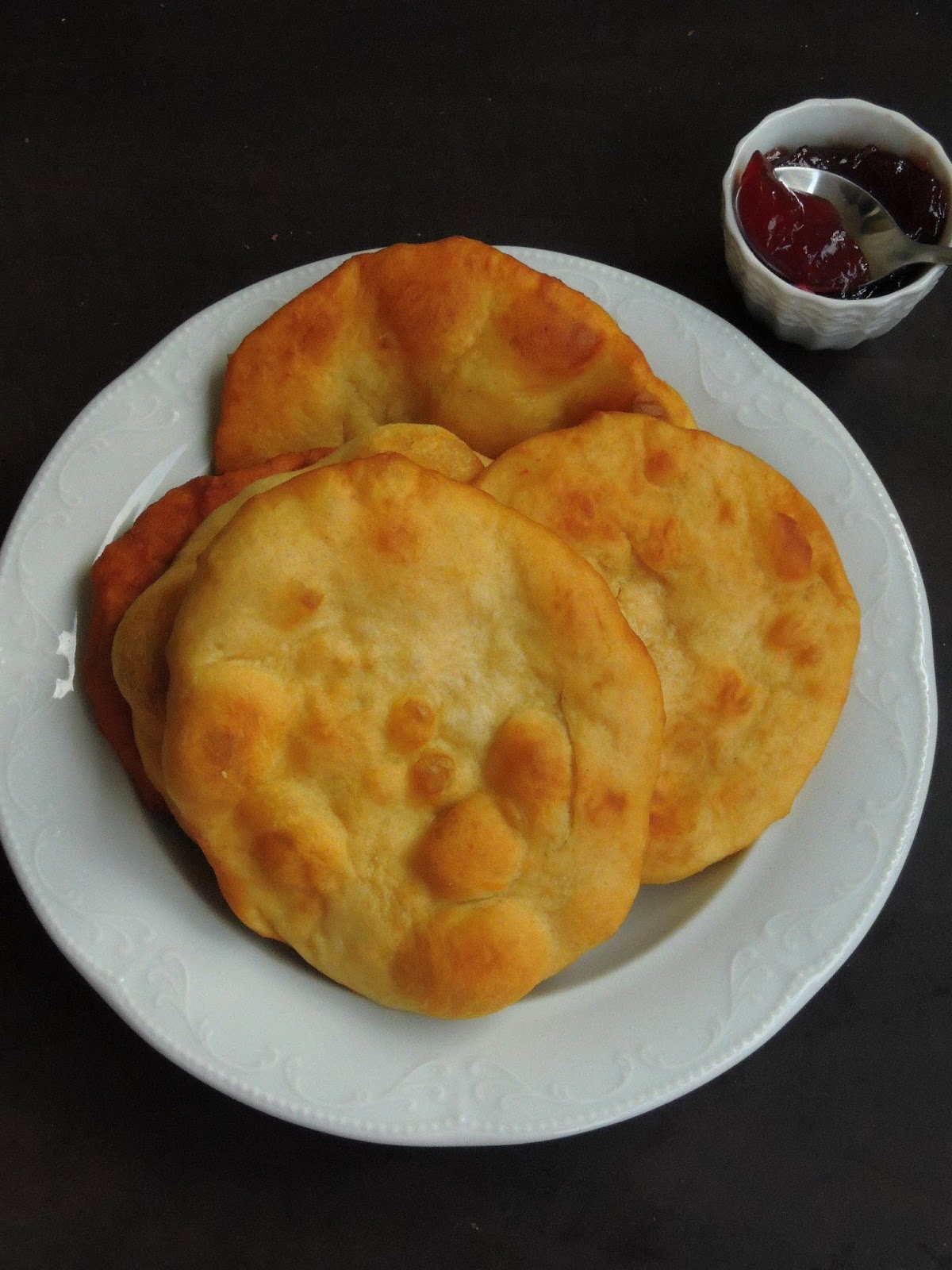 Priya's Versatile Recipes: Mekitsa/Mekitsi/Bulgarian Fried Dough