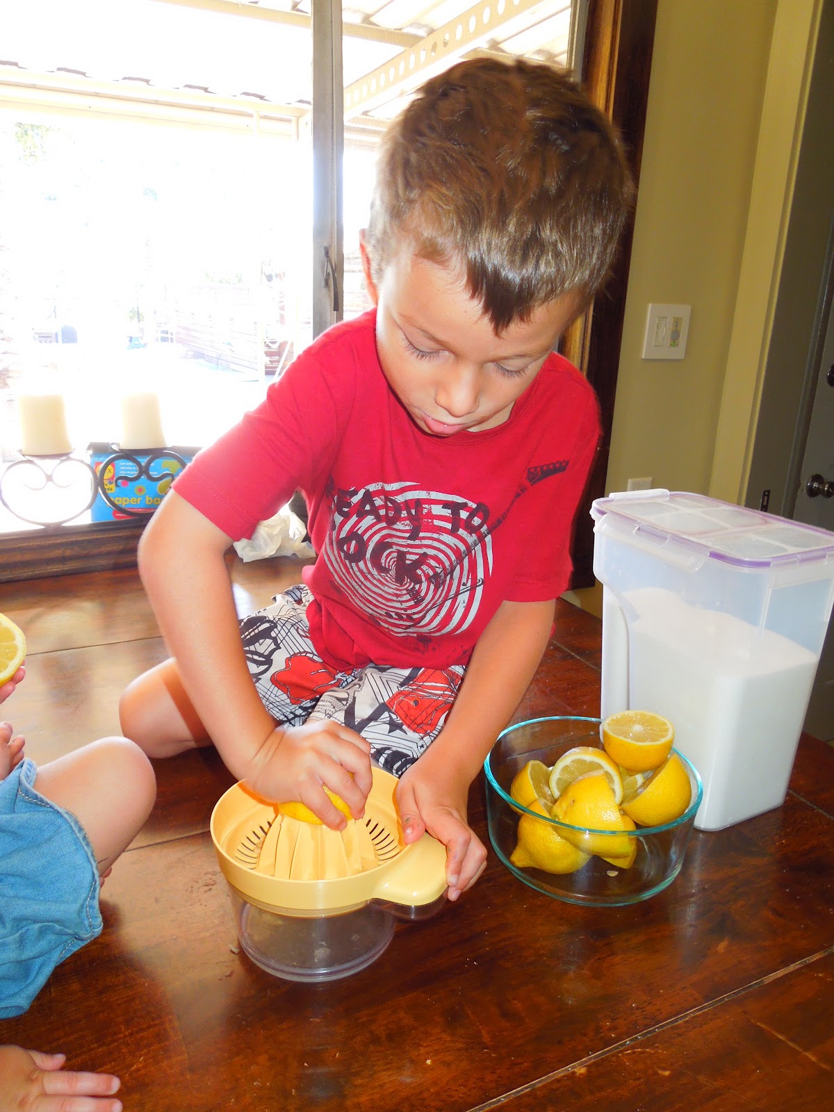 our two little blessings: Homemade Lemonade