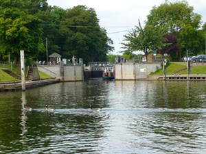 DREAMER NARROWBOAT: Molesey Lock to Laleham