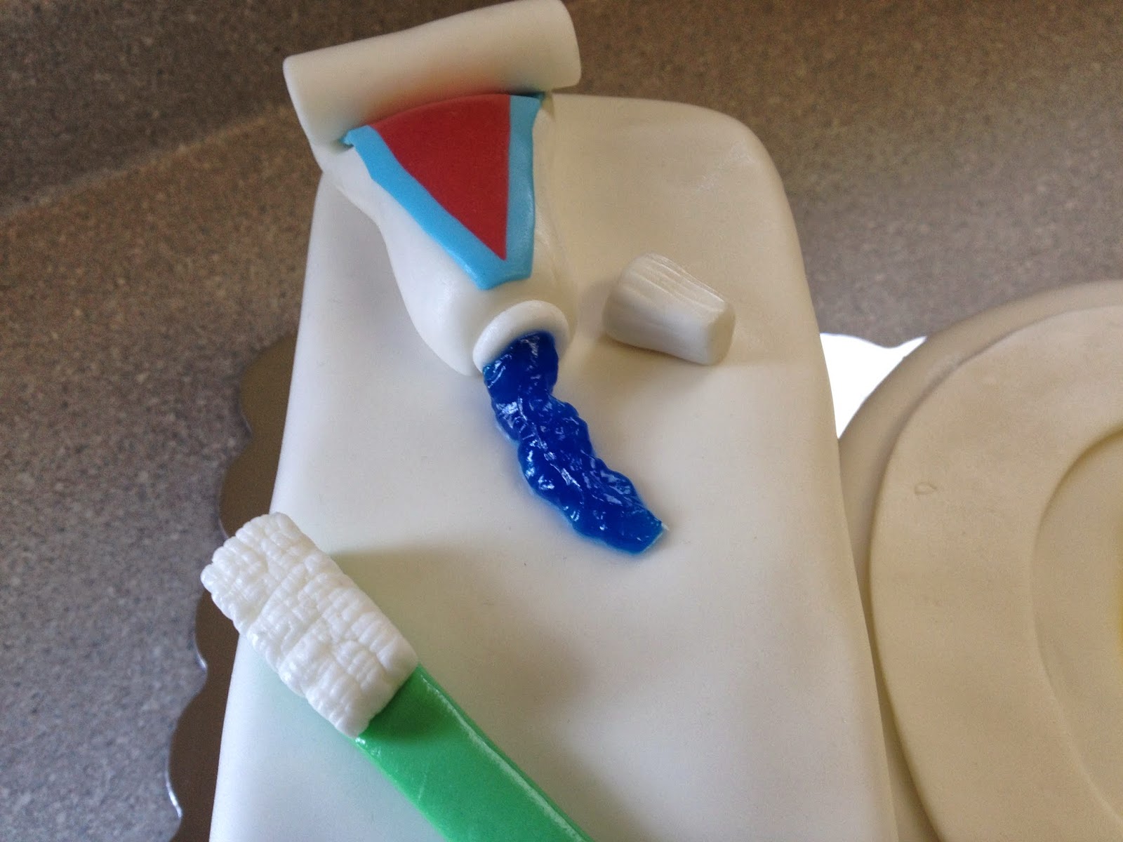 i heart cakes: "Holy crap, you're old!" cake
