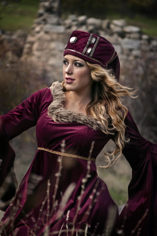 Middle Ages Dresses: Fashion Tips On Doing Your Medieval Make-up