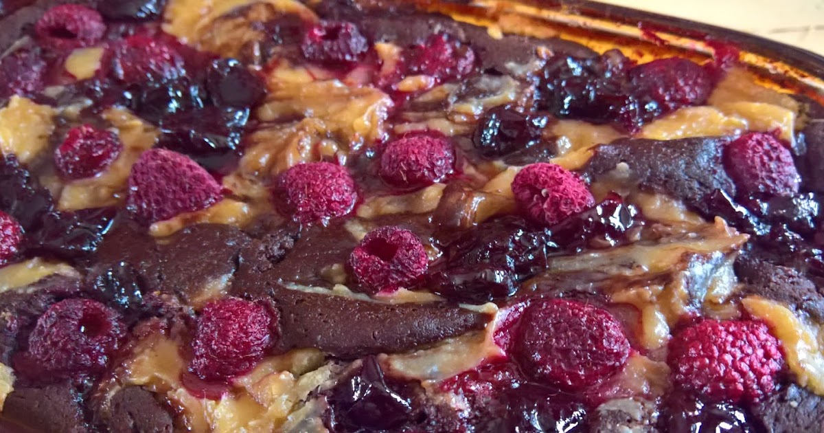 Brownies au beurre de cacahuète et fruits rouges
