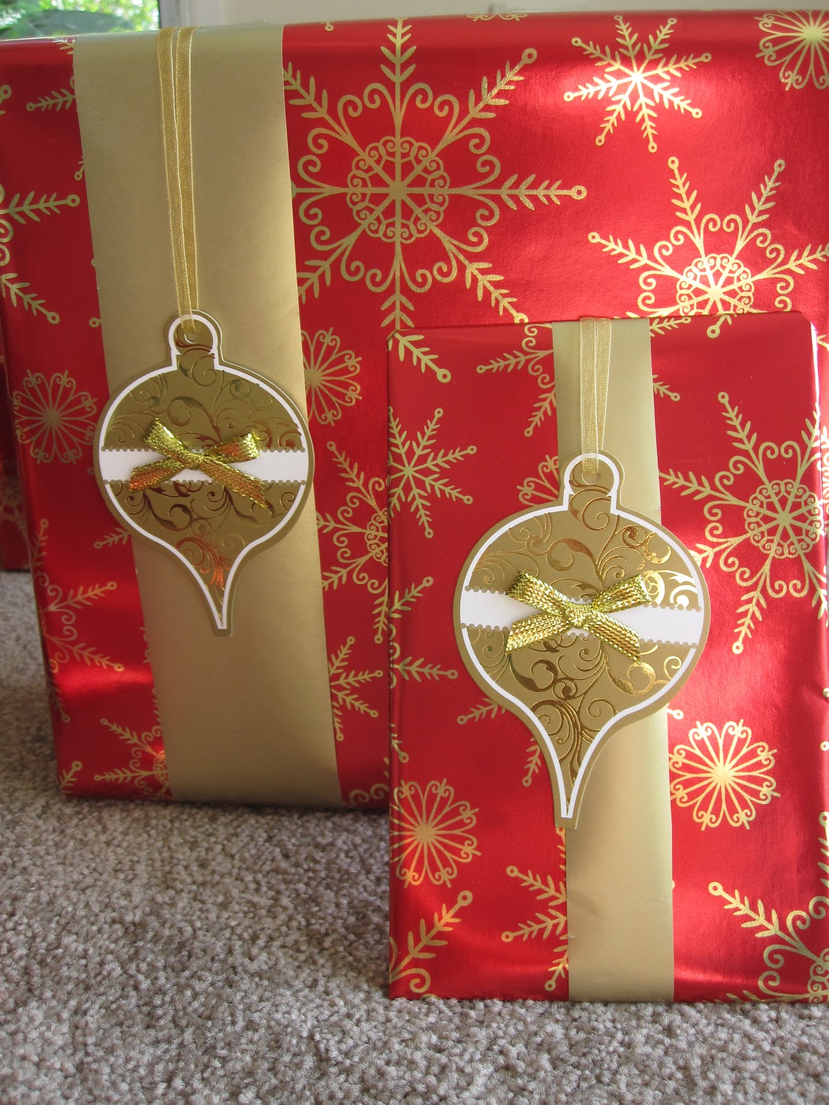 Cassadiva: My Christmas Gift Wrapping 2012 (Red and Gold)