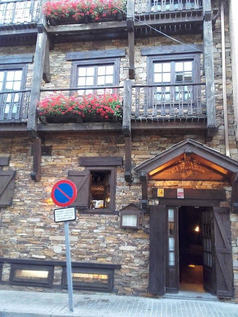 Caminos y senderos españoles: PASEANDO POR NAVACERRADA, UN PUEBLO DE LA ...