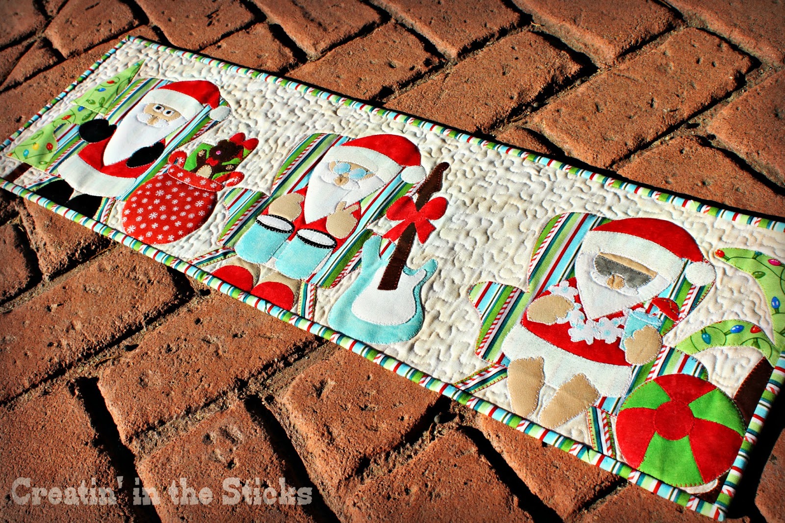 Creatin' in the Sticks: The Christmas Carol Row Along - Quilt Reveal ...