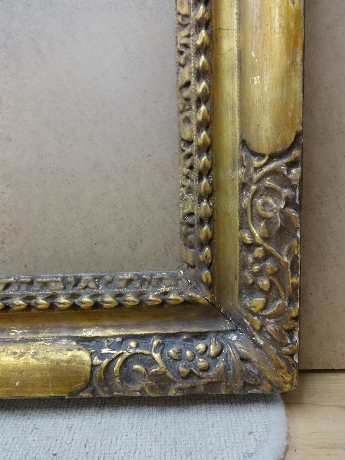 Antique Frame Sale: An 17th/18th Century Carved Lely Frame