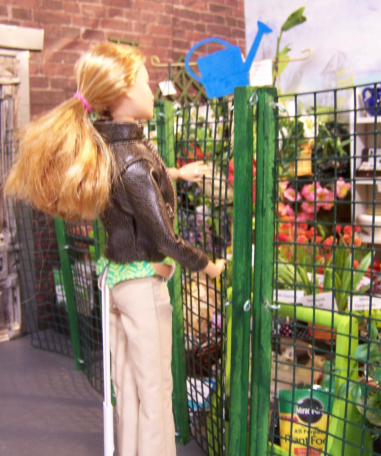 Barbie:OldNewGreenRedo : Trish's Security Fence and Tutorial.