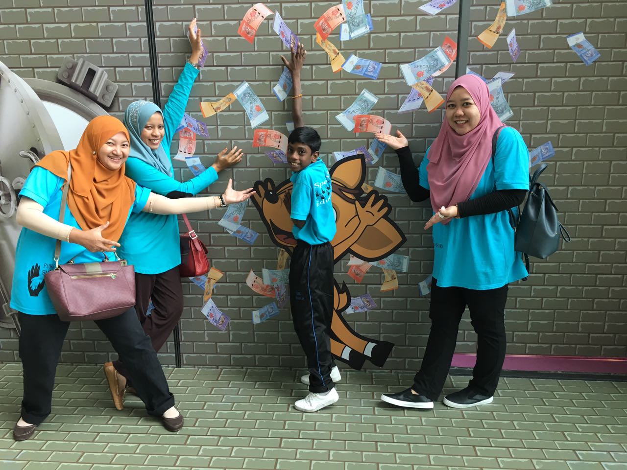 GEDUNG ILMU SMK MIHARJA: PENDIDIKAN KHAS : PROGRAM PENDIDIKAN LUAR