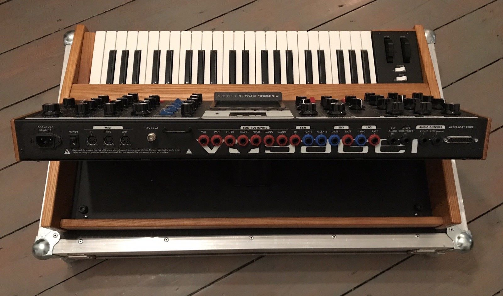 MATRIXSYNTH: Moog Voyager Synthesiser + VX-351 Expander + Full Flight ...