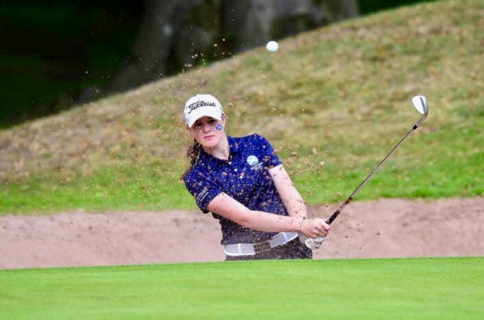 Carol Fell Golf : JILLIAN FARRELL - CARDROSS TAKES GIRLS TOP AWARD