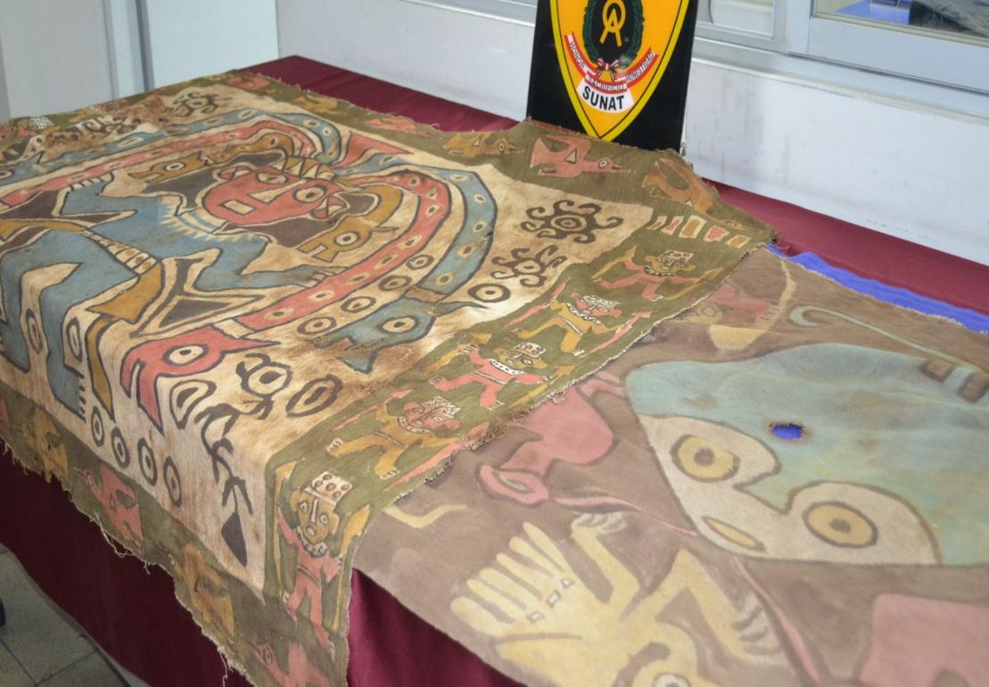 Incautan monedas de plata del siglo XVII y manto pre inca, por Elvis ...