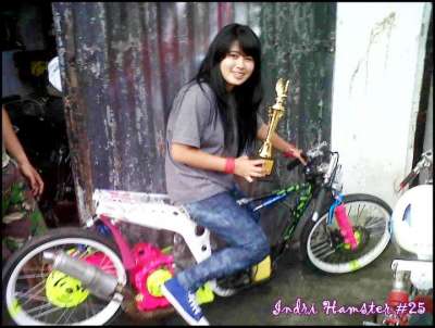 Indri Barbie, Lady Dragster Cantik Dari Bandung | www.gilapc.com