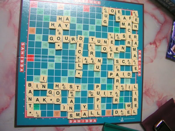 微笑 Smile SenYuMan: Playing Scrabble (Sahibba in Malay)