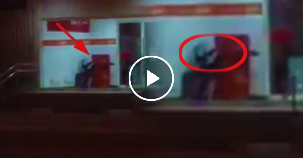 YAWOOO: A creepy video showing a headless security guard! This is ...