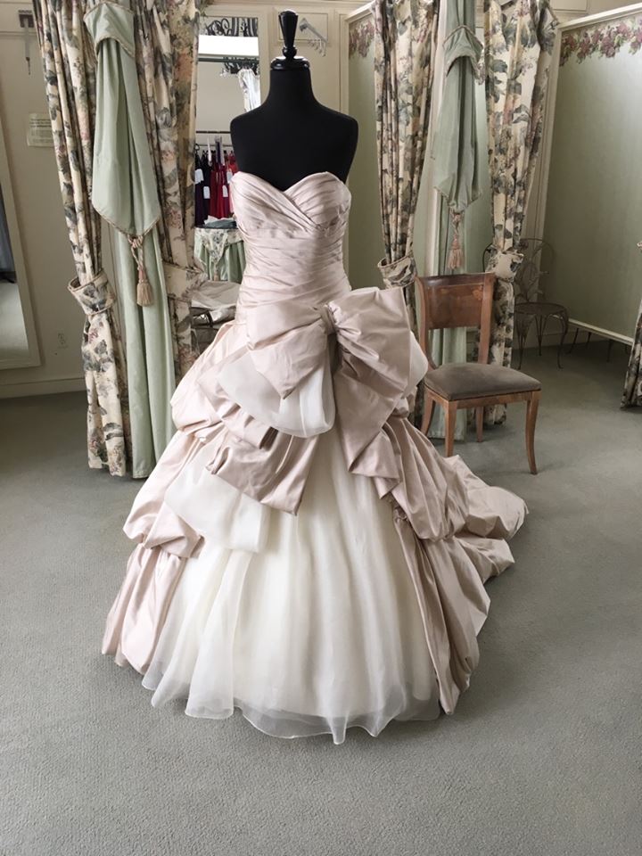 Elizabeth's Bridal Manor: Ian Stuart Bridal Gown....South Pacific